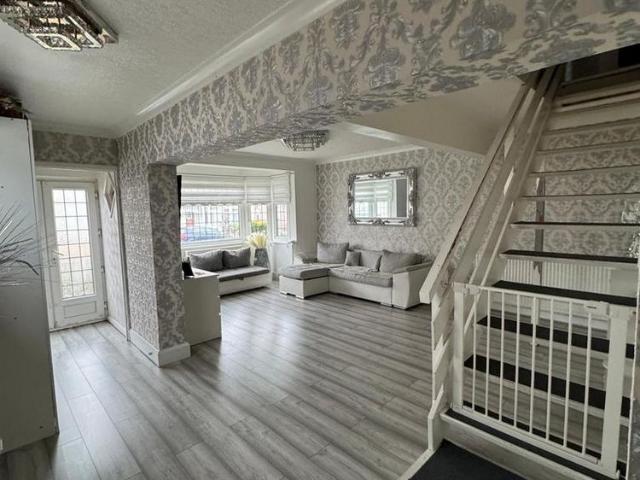 3 bedroom semi detached house to rent