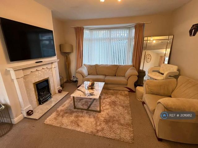 3 bedroom semi detached house to rent