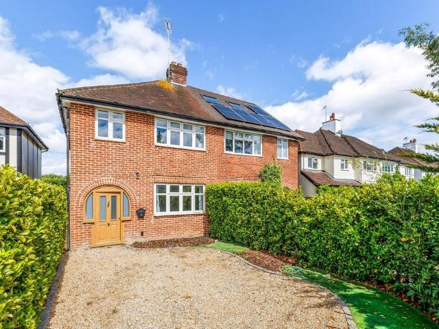 3 bedroom semi detached house to rent