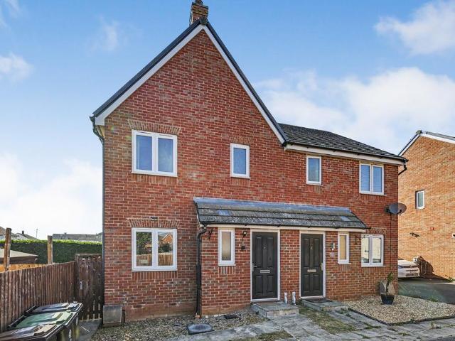 3 bedroom semi detached house to rent