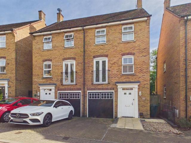 3 bedroom semi detached house to rent