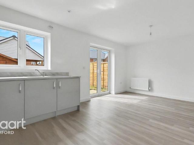 3 bedroom semi detached house to rent