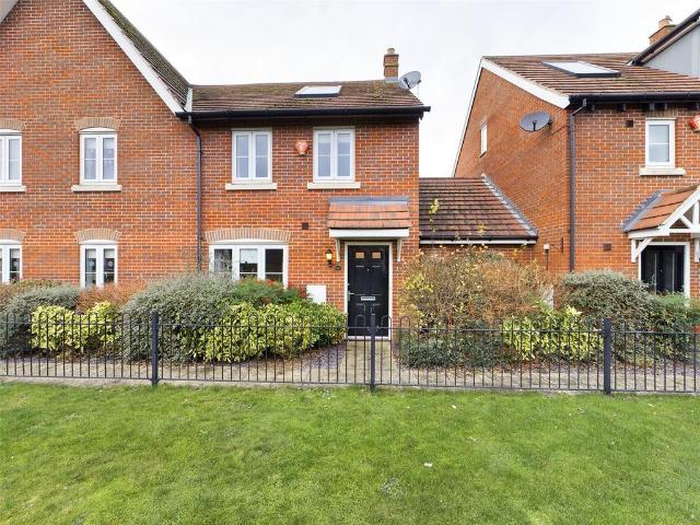 3 bedroom semi detached house to rent