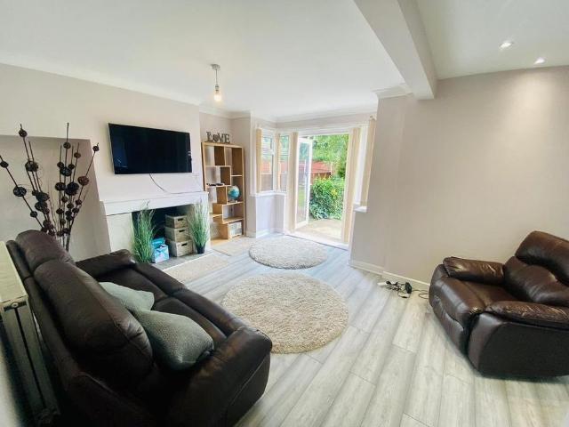 3 bedroom semi detached house to rent