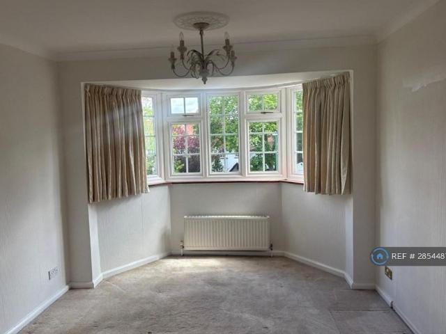 3 bedroom semi detached house to rent