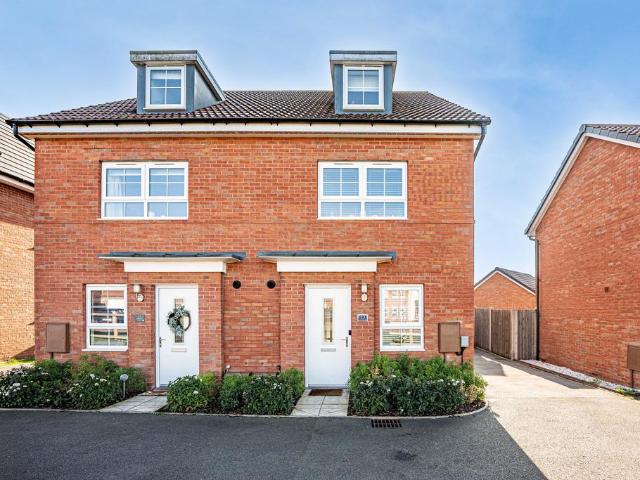 3 bedroom semi detached house to rent