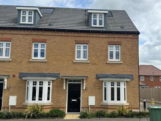 3 bedroom semi detached house to rent