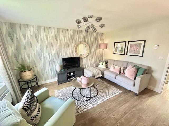 3 bedroom semi detached house to rent