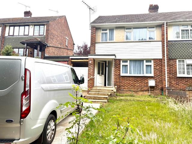 3 bedroom semi detached house to rent