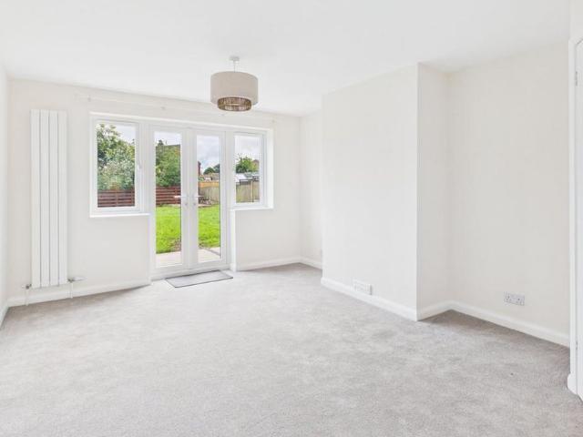 3 bedroom semi detached house to rent