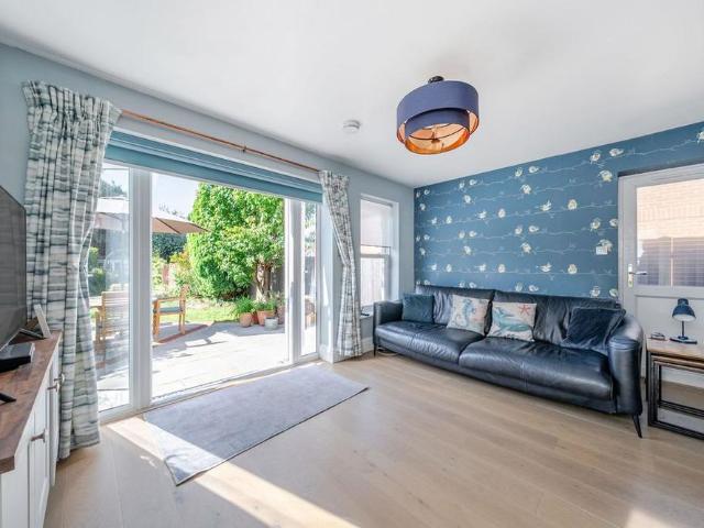3 bedroom semi detached house to rent