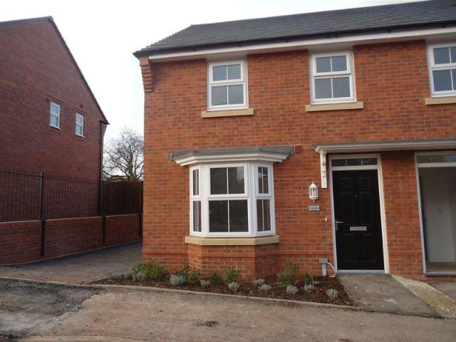3 bedroom semi detached house to rent