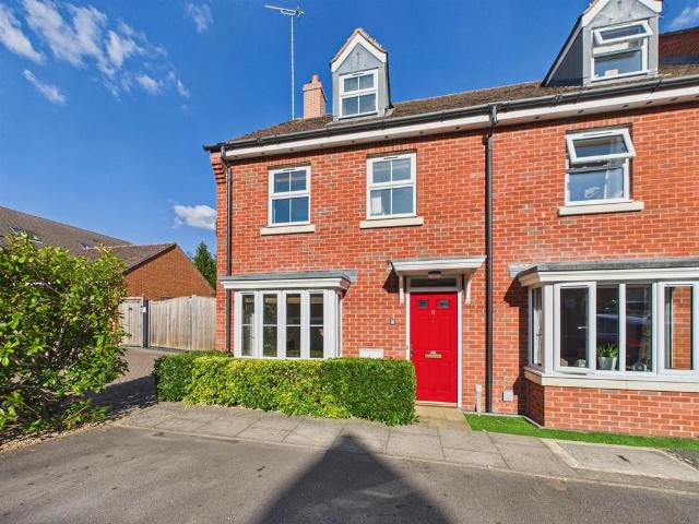 3 bedroom semi detached house to rent