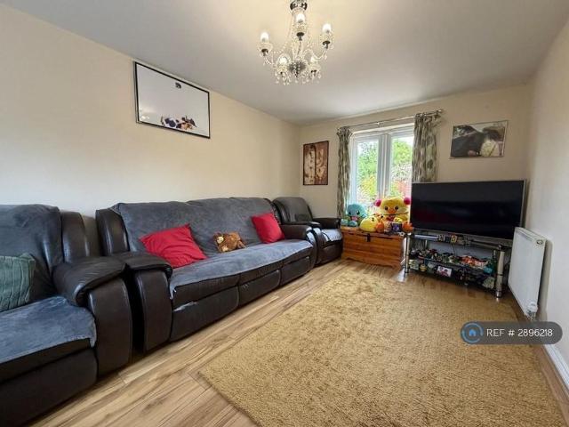 3 bedroom semi detached house to rent