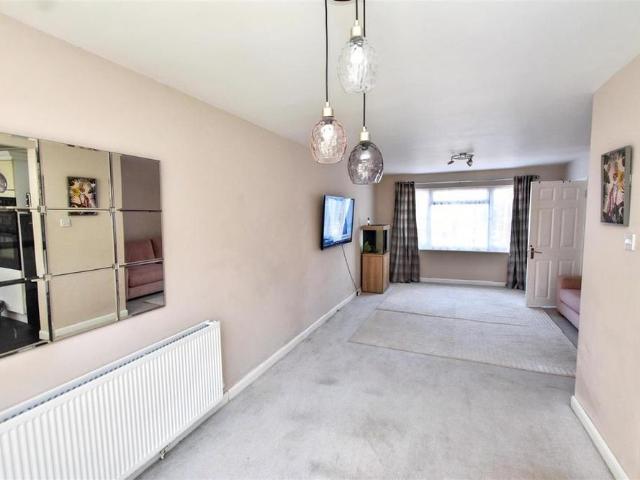 3 bedroom semi detached house to rent