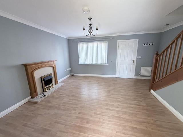 3 bedroom semi detached house to rent