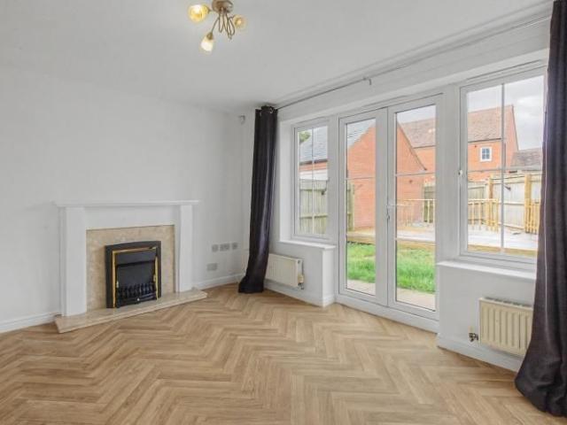 3 bedroom semi detached house to rent