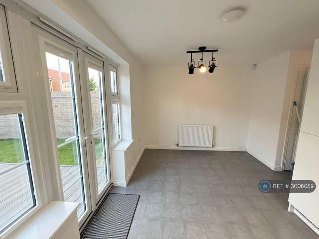 3 bedroom semi detached house to rent