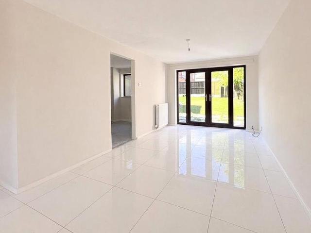 3 bedroom semi detached house to rent