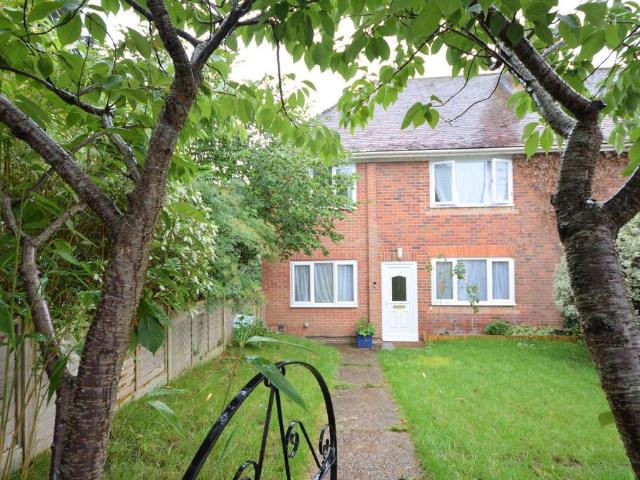 3 bedroom semi detached house to rent