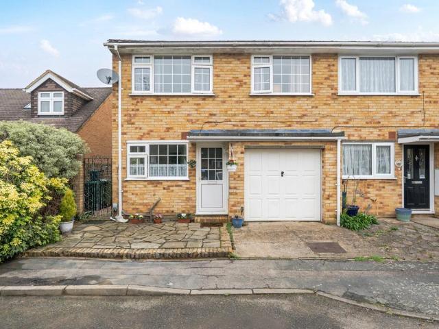 3 bedroom semi detached house to rent