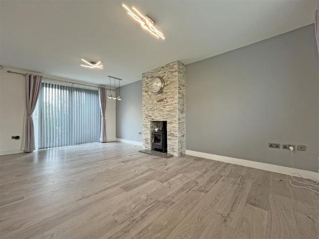 3 bedroom Semi detached house to rent