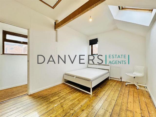 3 bedroom semi detached house to rent
