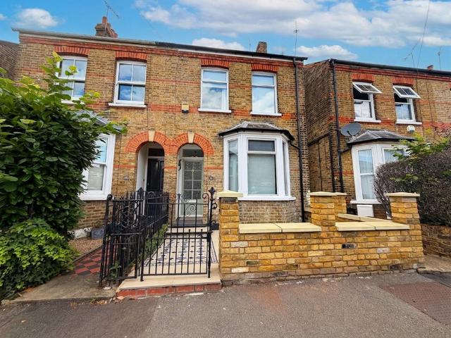 3 bedroom semi detached house to rent