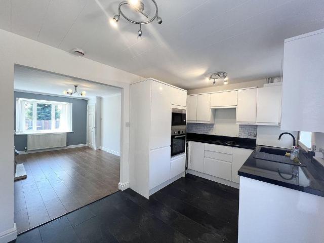 3 bedroom semi detached house to rent
