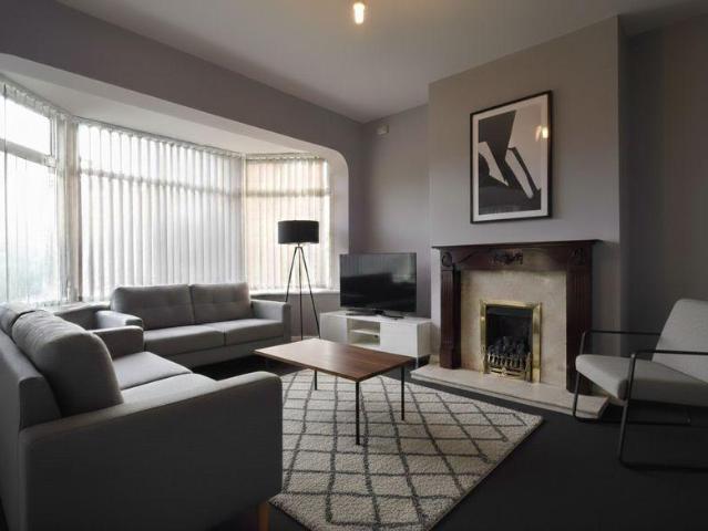 3 bedroom semi detached house to rent