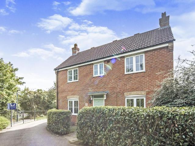 3 bedroom semi detached house to rent