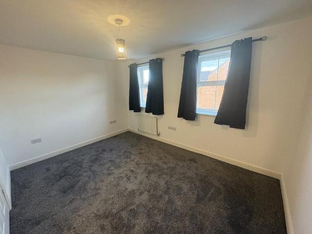 3 bedroom semi detached house to rent