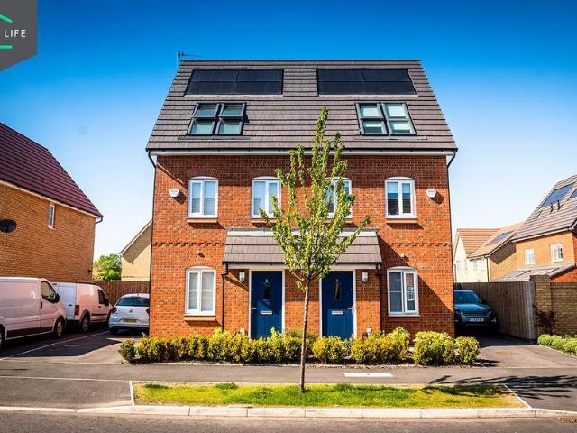 3 bedroom semi detached house to rent