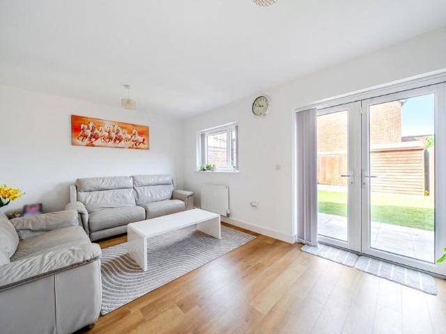 3 bedroom semi detached house to rent