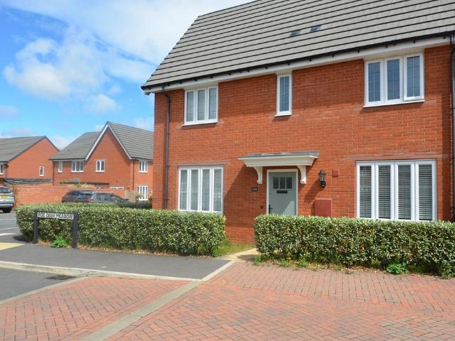 3 bedroom semi detached house to rent