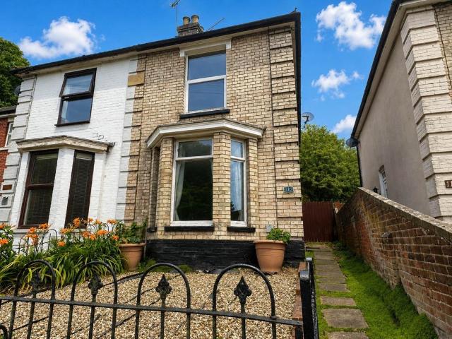 3 bedroom semi detached house to rent