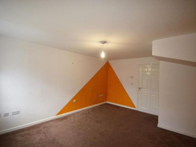 3 bedroom semi detached house to rent