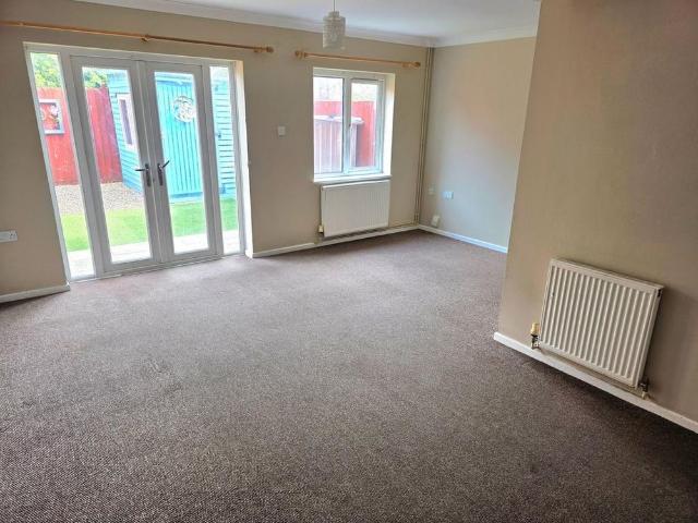 3 bedroom semi detached house to rent
