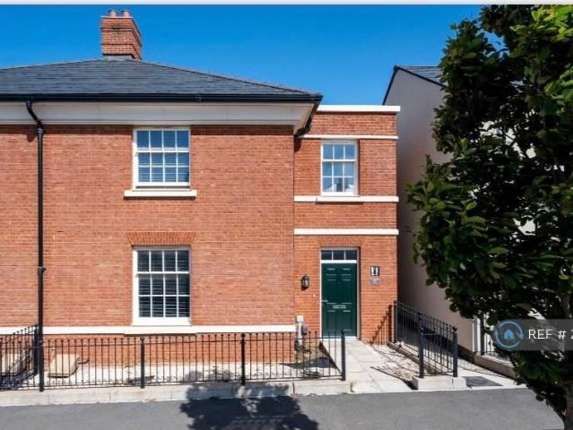 3 bedroom semi detached house to rent