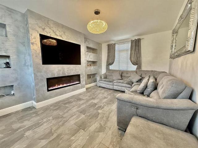 3 bedroom semi detached house to rent