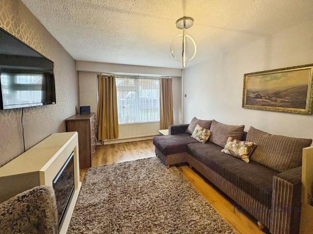 3 bedroom semi detached house to rent