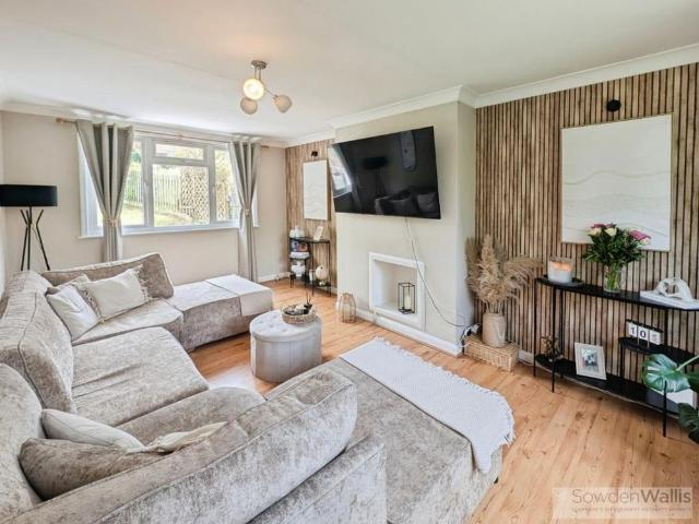3 bedroom semi detached house to rent
