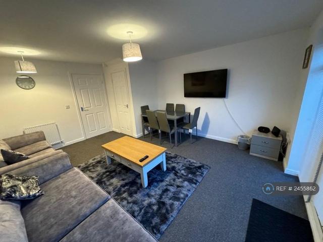 3 bedroom semi detached house to rent