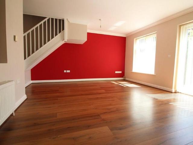 3 bedroom semi detached house to rent
