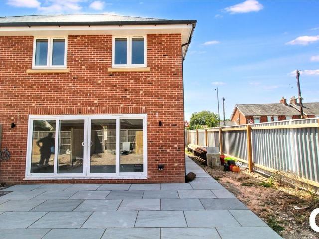 3 bedroom semi detached house to rent
