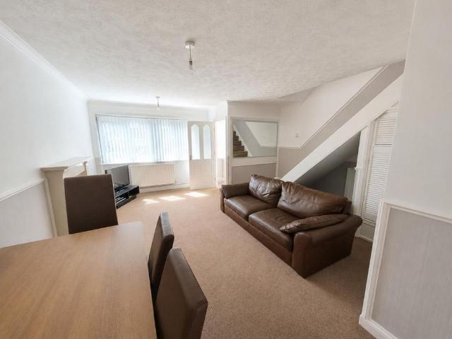 3 bedroom semi detached house to rent