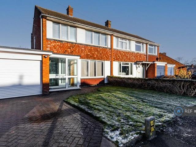 3 bedroom semi detached house to rent