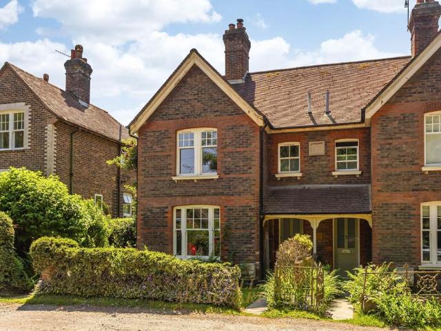 3 bedroom semi detached house to rent