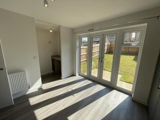 3 bedroom semi detached house to rent