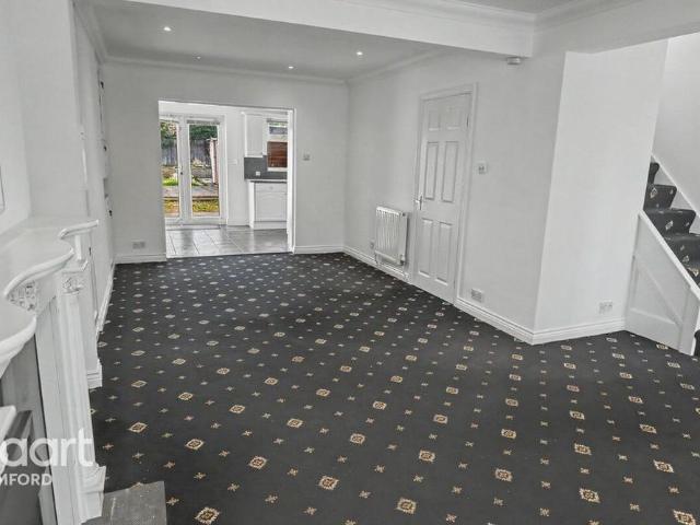 3 bedroom semi detached house to rent